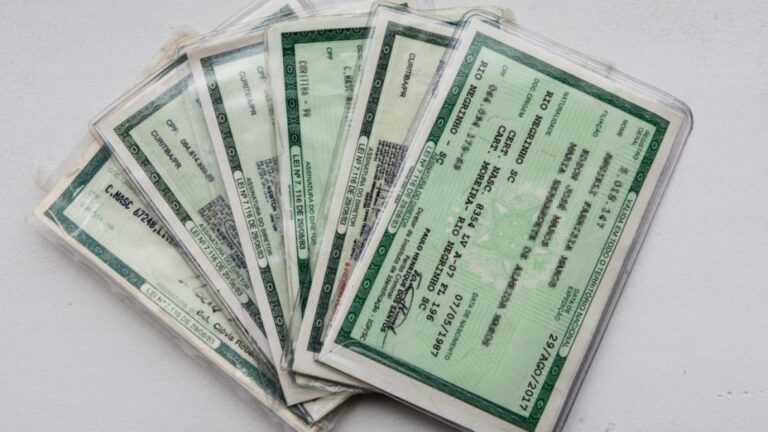 RG Falso: Tudo que precisa saber sobre RG falso - Documento Original ...